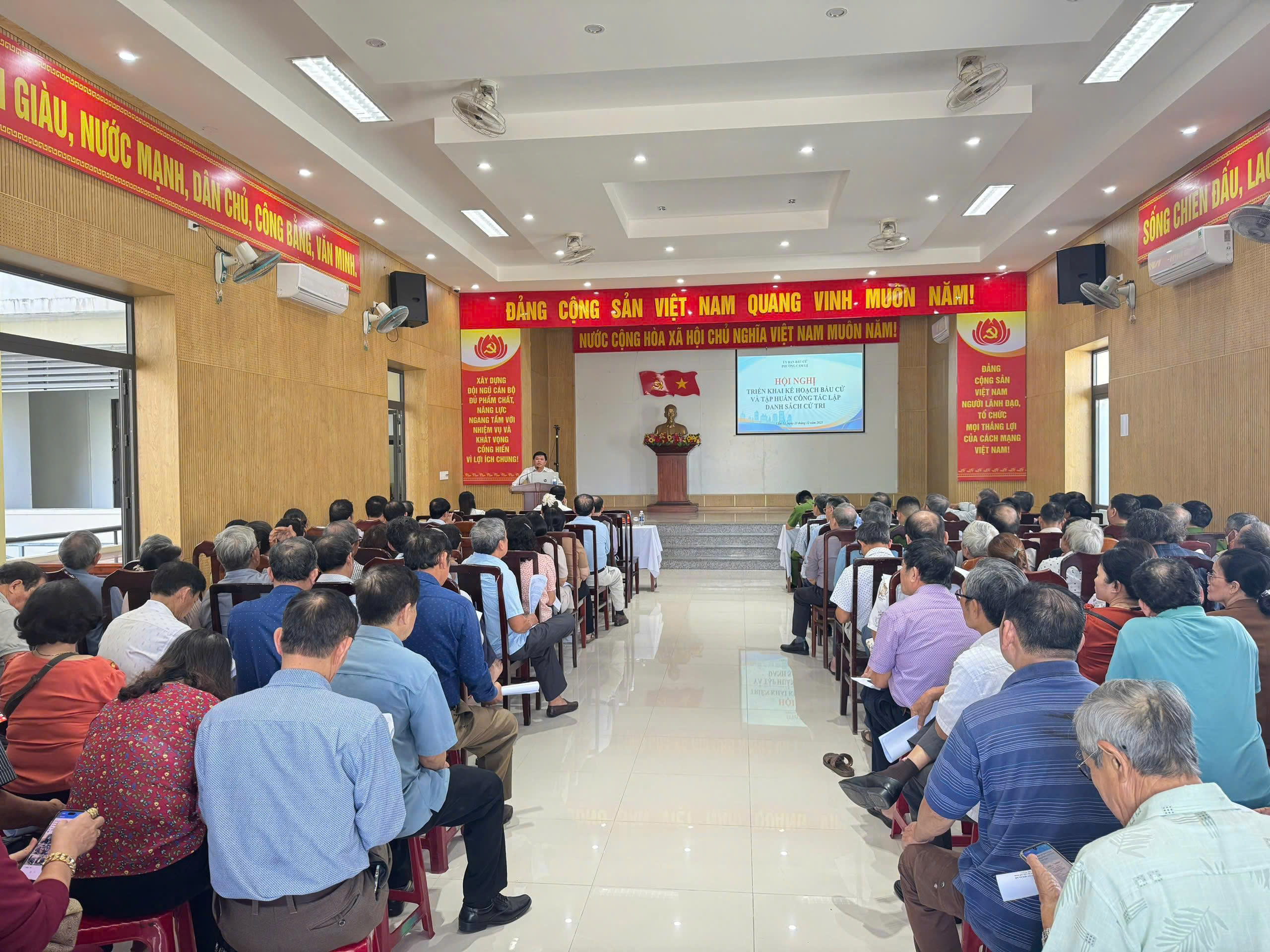 Cẩm Lệ: Triển khai kế hoạch bầu cử, tập huấn công tác lập danh sách cử ...